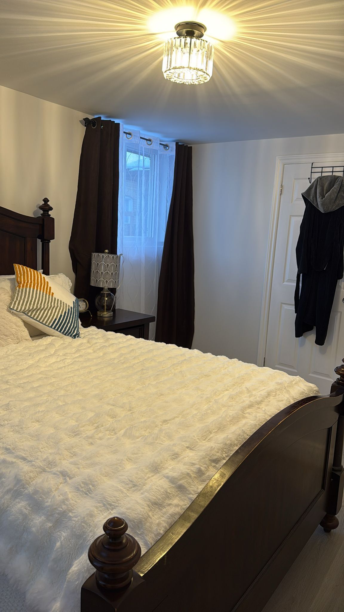 Stylish 2-bedroom Home Near Downtown, Hospital & University - Brantford