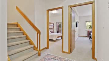 Casa geminada, 2 quartos | 2 quartos, espaço de trabalho para notebook