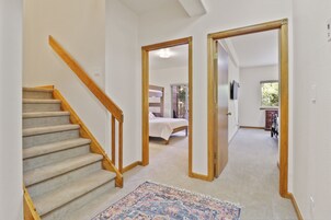 Casa geminada, 2 quartos | 2 quartos, espaço de trabalho para notebook