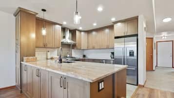 Casa geminada, 2 quartos | Cozinha privada | Geladeira, fogão, cafeteira/chaleira, torradeira