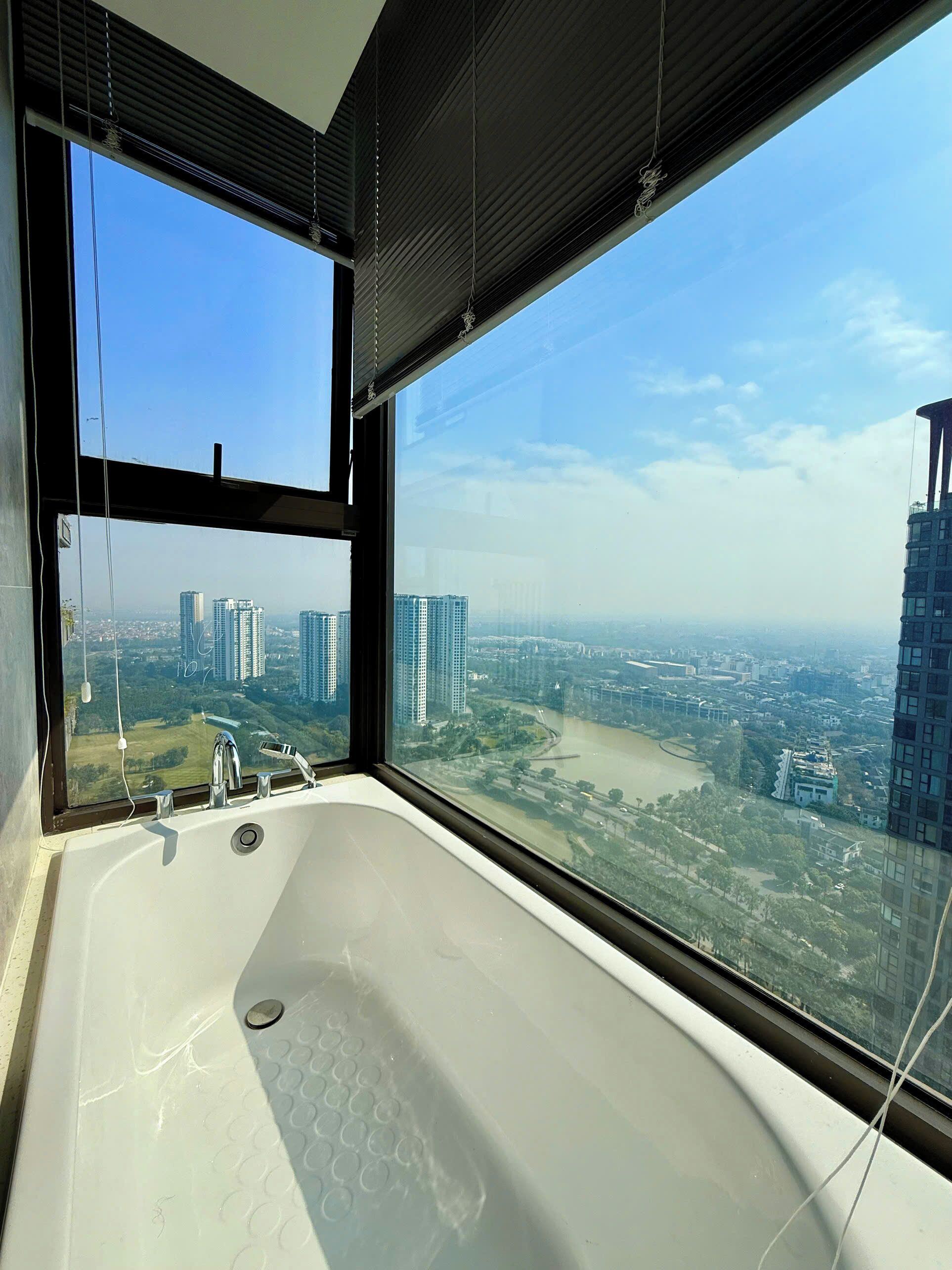 Apartamento, 2 quartos, varanda, vista para o lago | Casa de banho | Artigos de higiene pessoal grátis, um secador de cabelo, chinelos 
