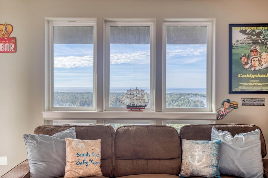 Luxurious Townhouse With Access To Clubhouse, Pool, Mini-golf, And More! - Bob Straub State Park, Cloverdale