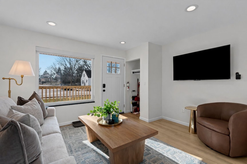 Charming 1br Getaway | Eastpointe - Fraser, MI