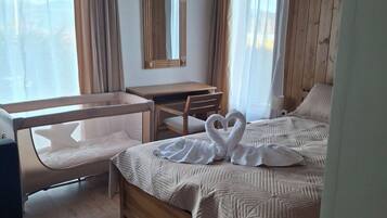 Villa Superior, pátio, vista para a montanha | Cofre no quarto, Wi-fi grátis
