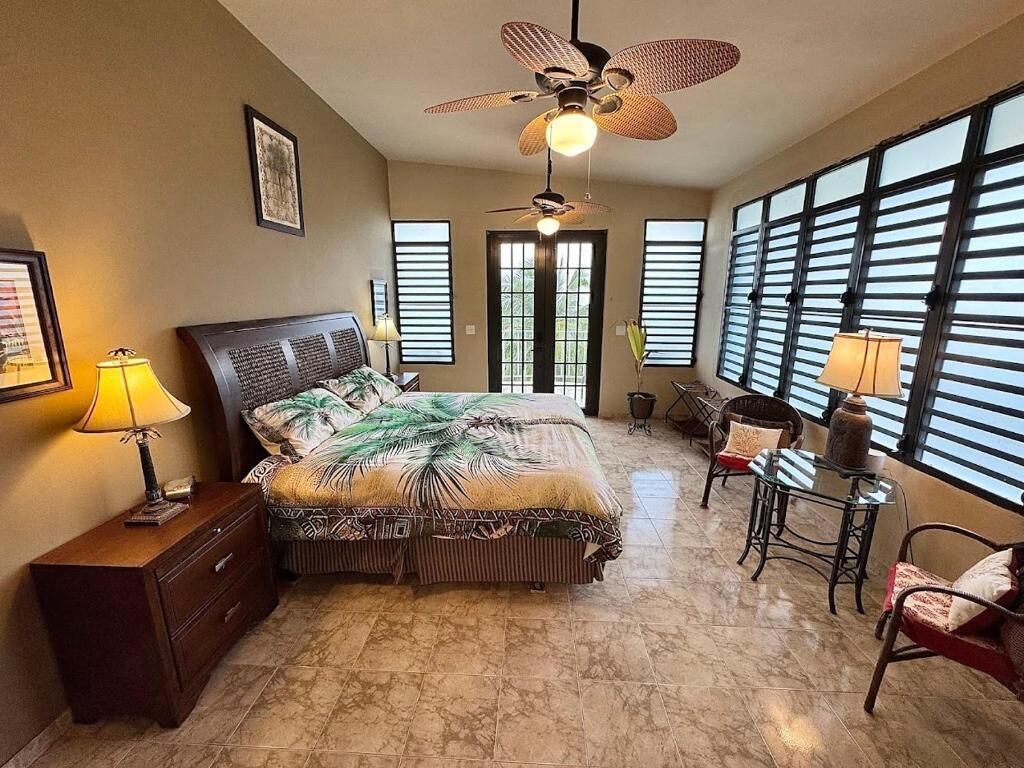 Quarto Duplo Deluxe, varanda, vista para o mar | Wi-fi grátis, roupa de cama fornecida 