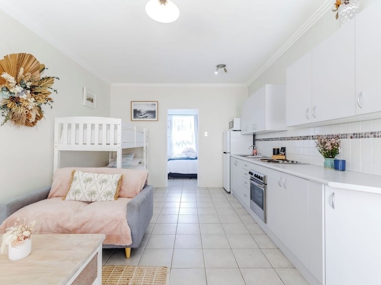 Popular North Cronulla Beach Apartment Sleeps Up To 5 People - Cronulla