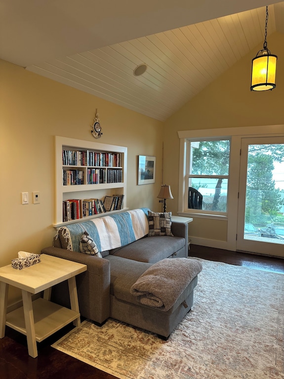 Large Ocean View Family Retreat - Comox