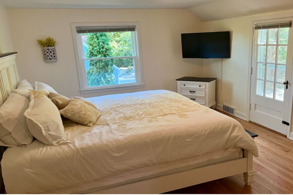 Super Convenient 2-Bedroom + Office House with AC in Madison Avis, Prix ...