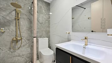 Apartamento, sacada, vista para a cidade | Banheiro