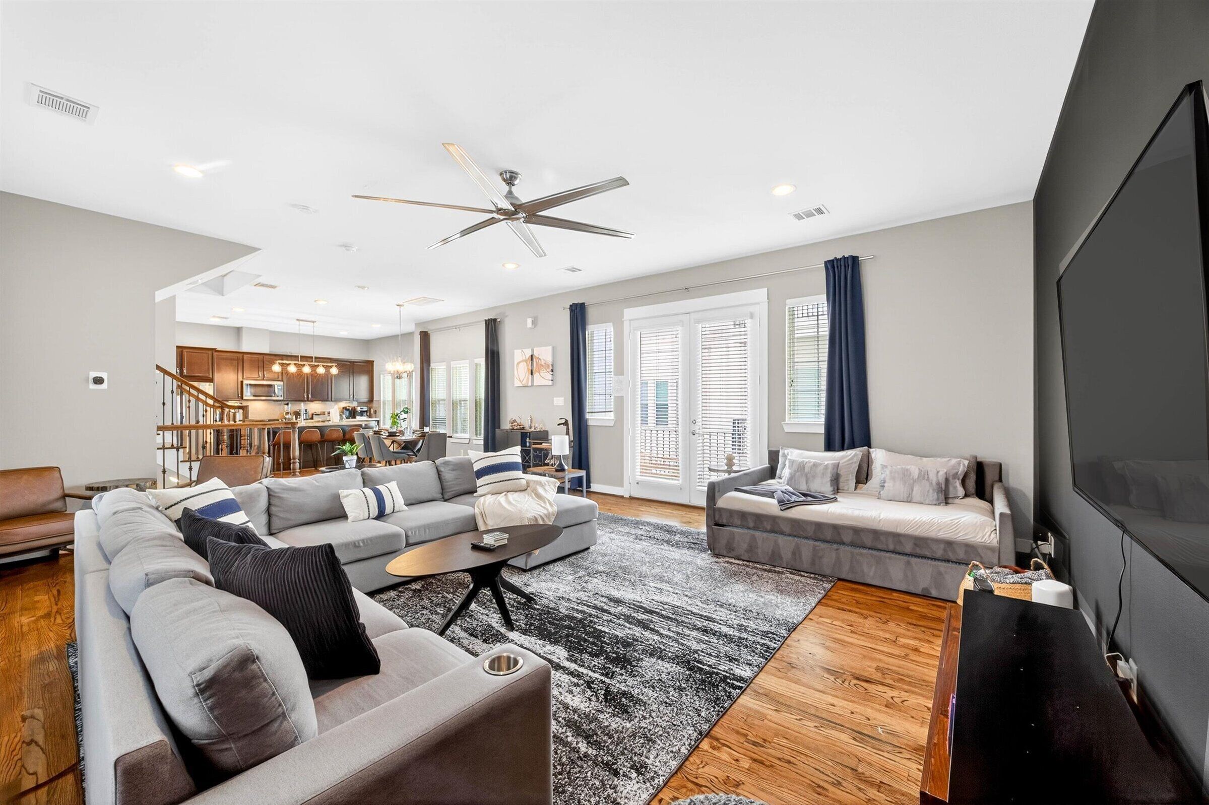 Heights Home Nr Dt, Washington | Monitor Xbox Desk - Houston, TX