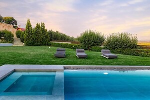 Villa Deluxe, vista para o mar | Piscina | Piscina exterior, espreguiçadeiras 