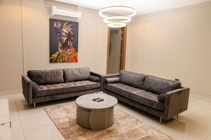 Apartamento luxo, vista para a cidade | Área de estar