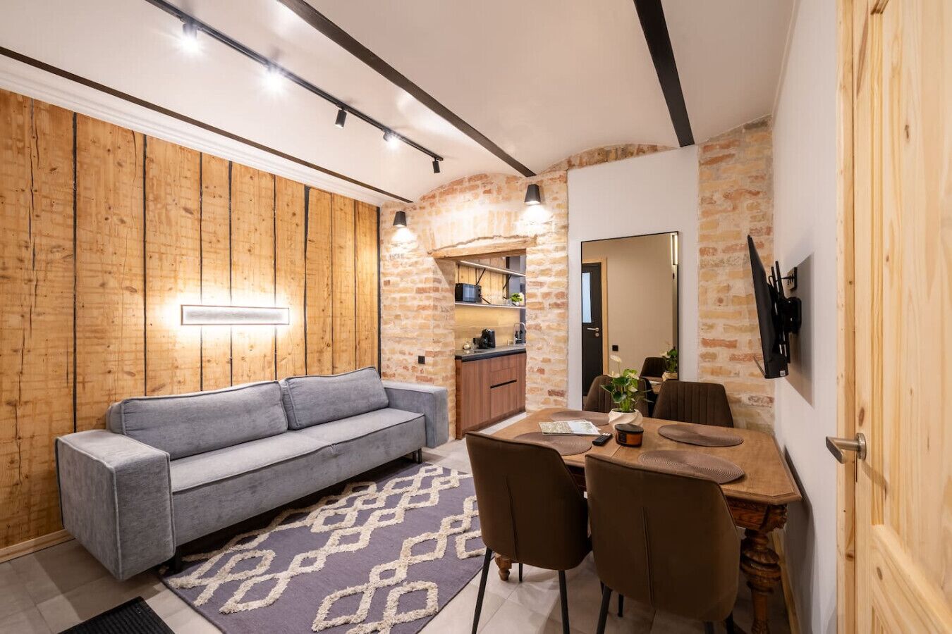 Parkside 2-bedroom Ground-floor Apartment Sleeps 6 - Riga