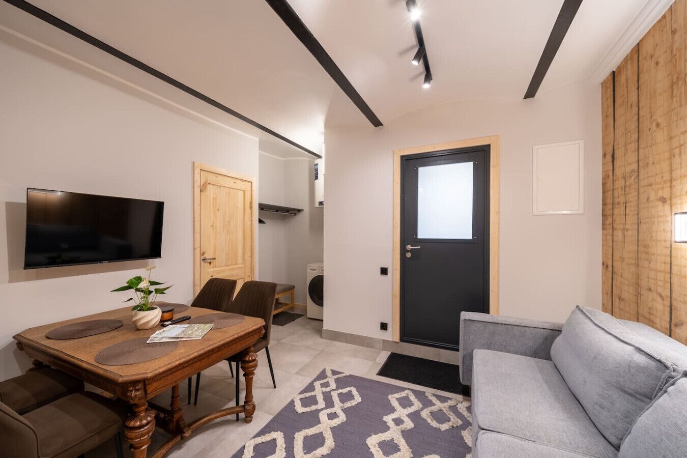 Parkside 2-bedroom Ground-floor Apartment Sleeps 6 - Riga