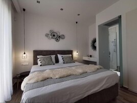 Vila superluxo, vista para o mar | Escrivaninha, espaço de trabalho para notebook, cortinas blackout