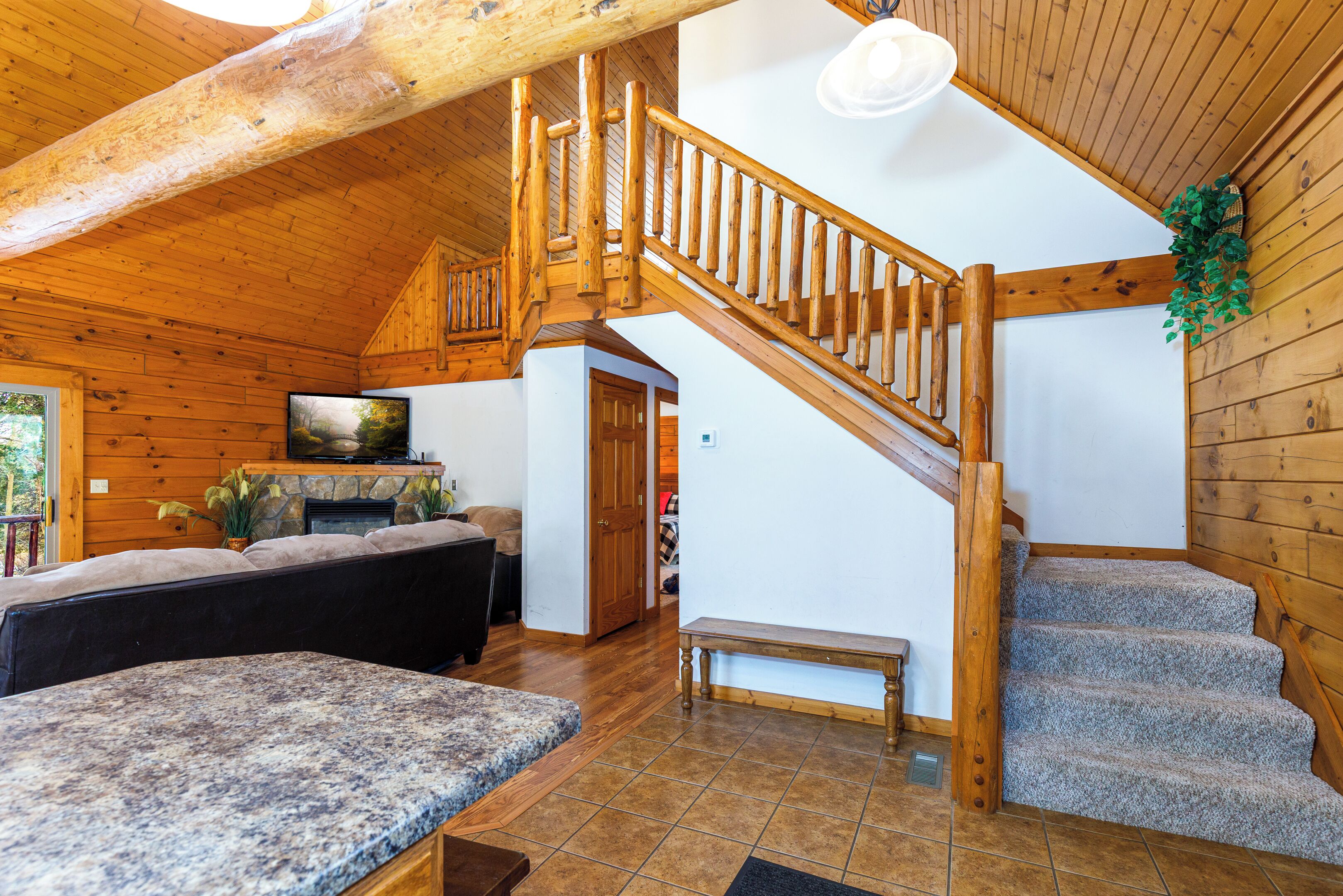 Snug 3 Br Cabin Hideaway  Private Hot Tub  Peaceful & Cozy - Galena, IL