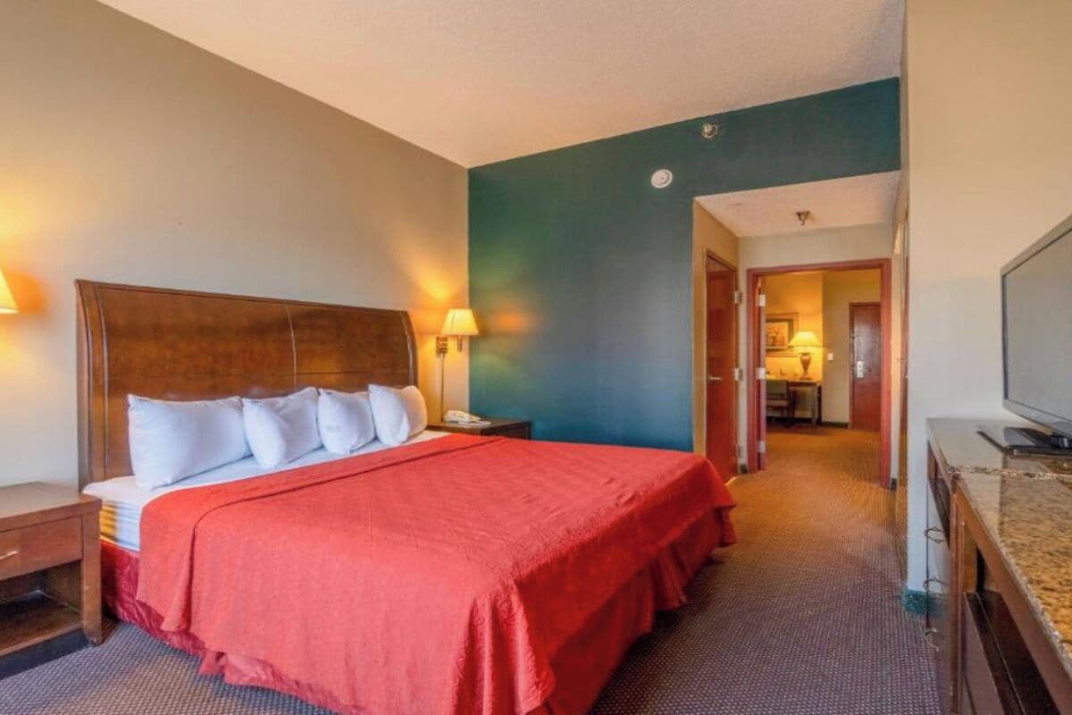 Affordable King Suite With Easy Highway Access And Near Crowleys Ridge - Jonesboro, AR