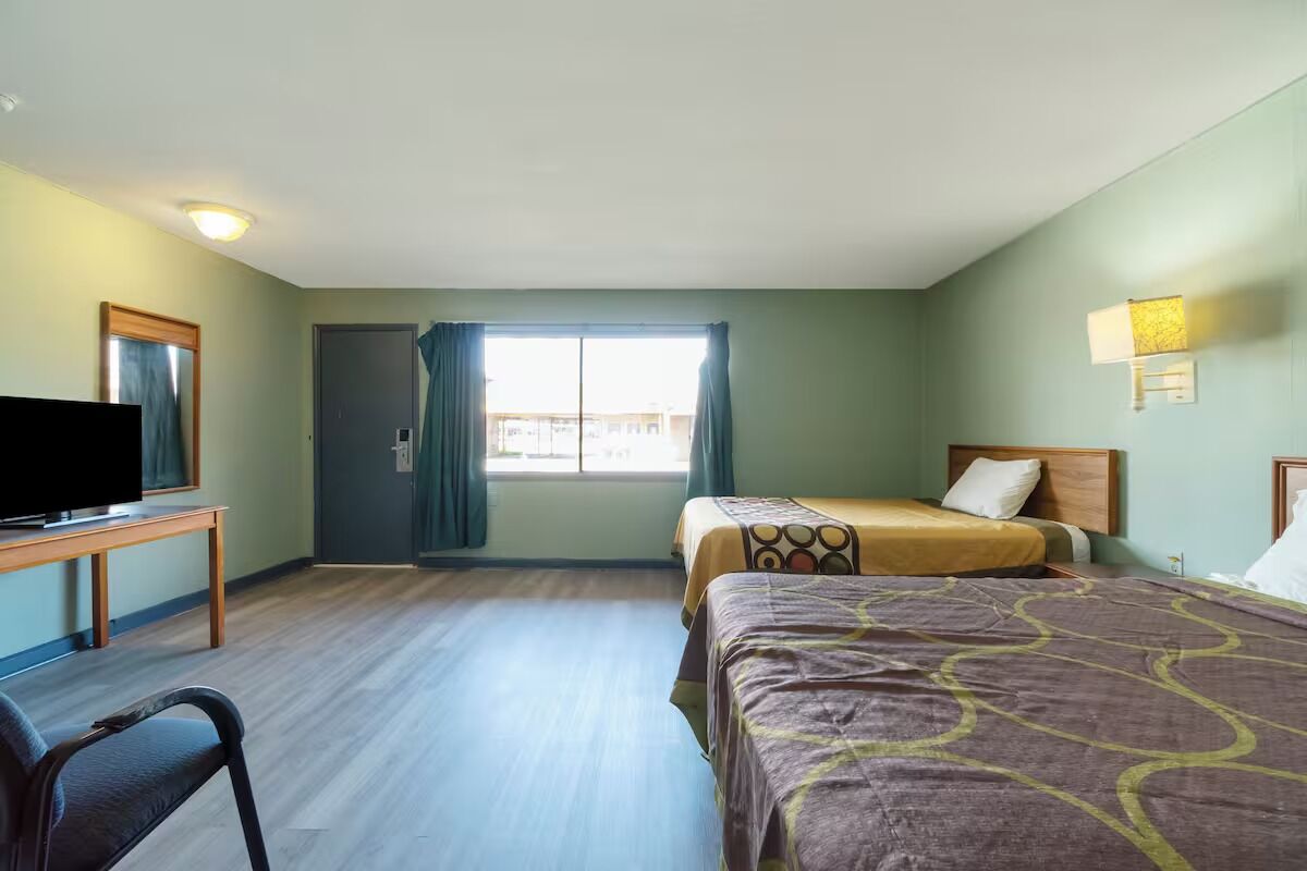 Relax In Peace - 2 Rooms Near Lake Bend  Just Over 1.6 Miles Away! - Surfside Beach, TX