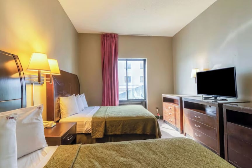 Comfort & Convenience Off I-555: Near Asu, Shopping & Craighead Forest | 3 Units - Jonesboro, AR