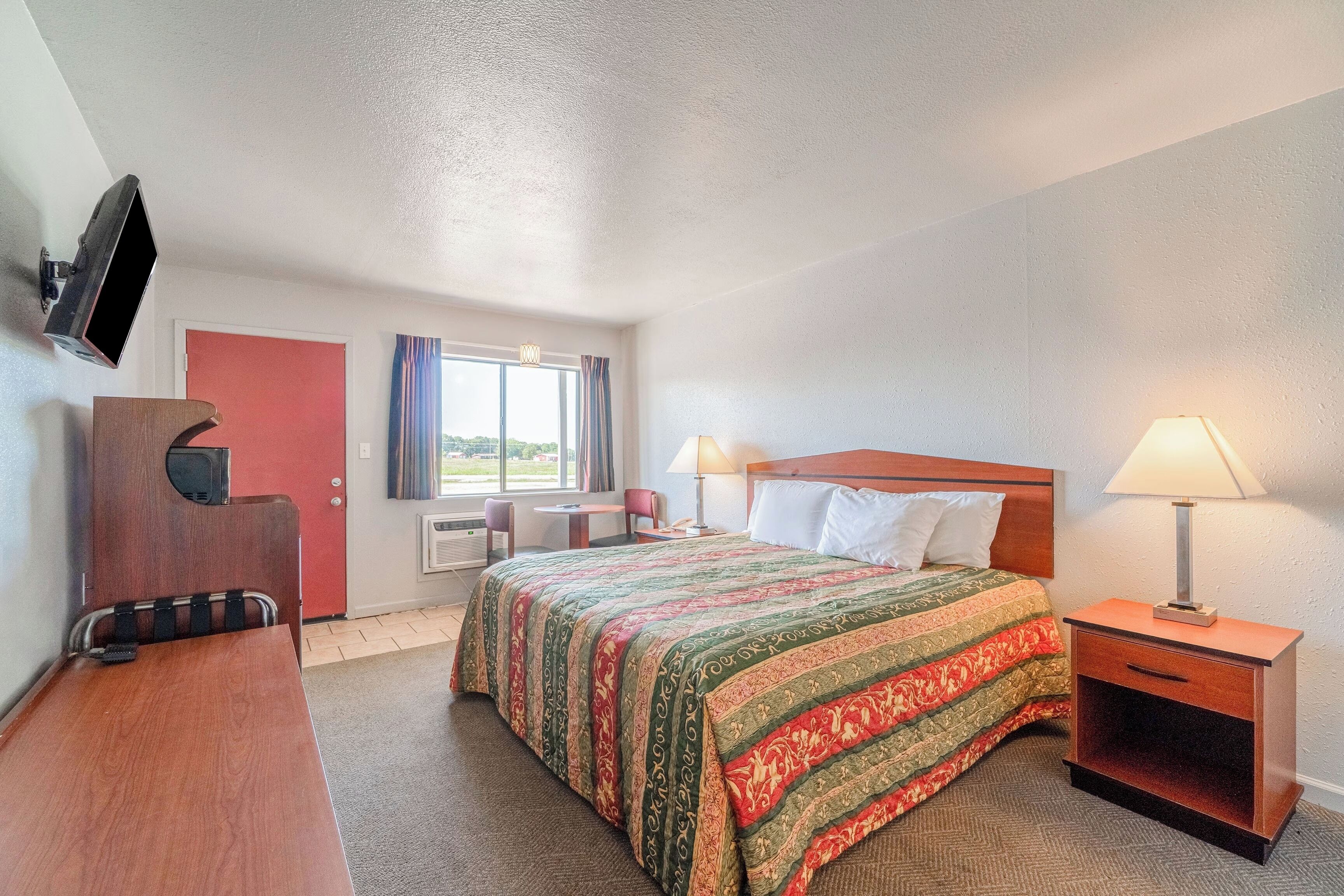 Chill Stay Along Us60 In Aurora: Walk To Local Eats, Shops & Small Town Charm - Aurora, MO