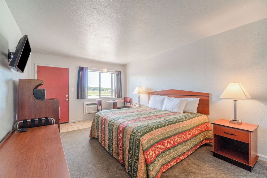 Your Gateway To Southwest Missouri Adventures: Cozy Comfort Meets Local Life - Aurora