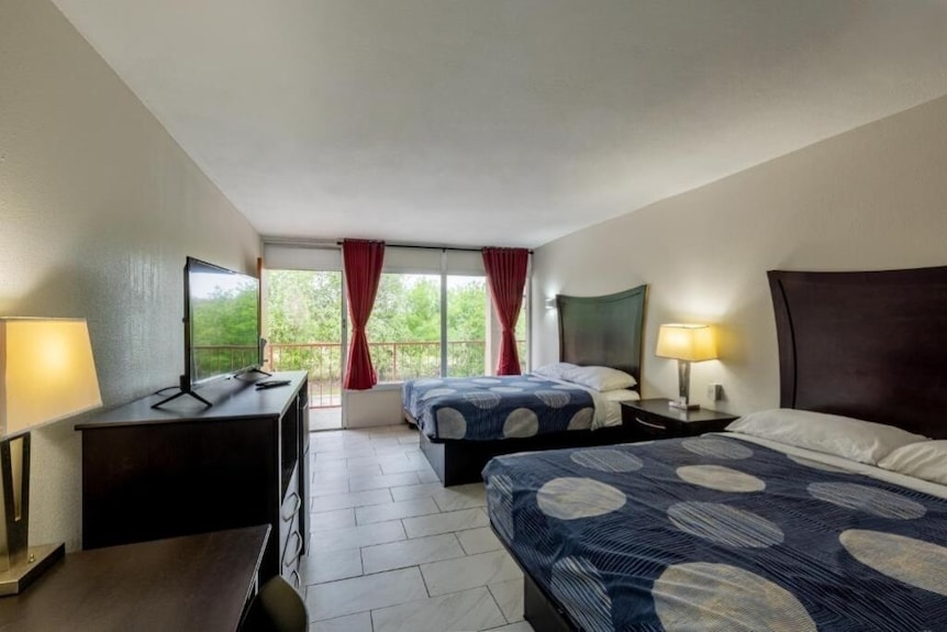 Pet-friendly Stay W/ Breakfast + Parking | 3 Rooms For Families & Groups - Beeville, TX