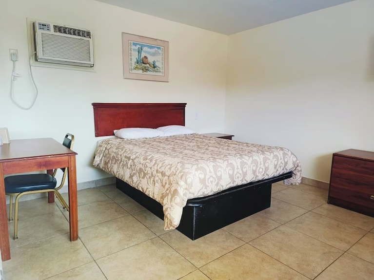 Easygoing Pharr Escape With Free Wi-fi, Parking, And Local Dining Nearby - Pharr, TX
