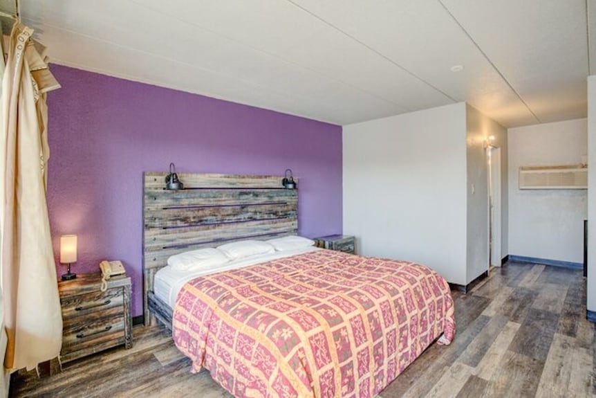 King Bed W/ Microwave Near Chicago Midway Airport And Oak Lawn Ice Arena - Chicago, IL