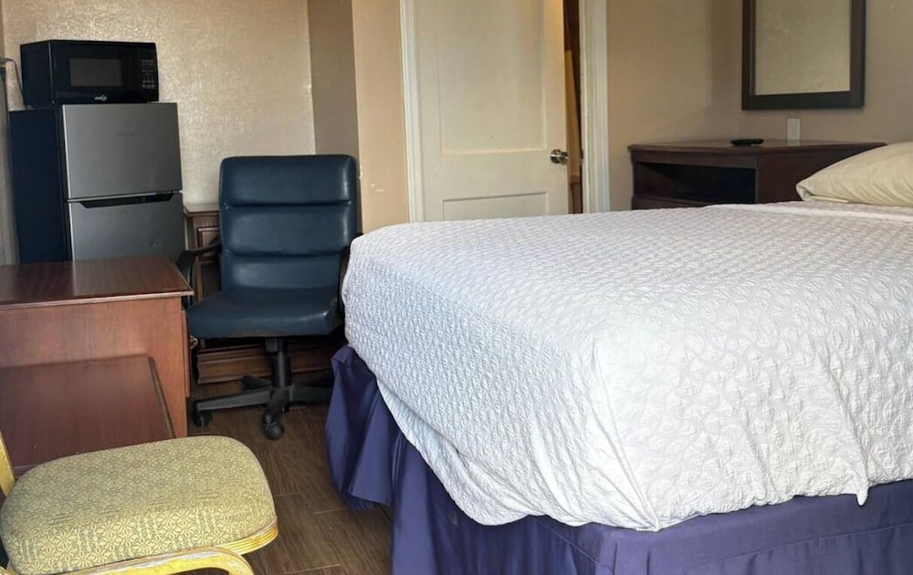 Easy Beach Access Motel Near SPID Highway | 12 Min Drive to Whitecap ...