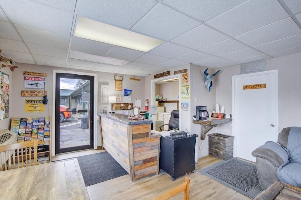 Pet-Friendly Room Near Dining & Attractions Off I-90 Reviews, Deals ...