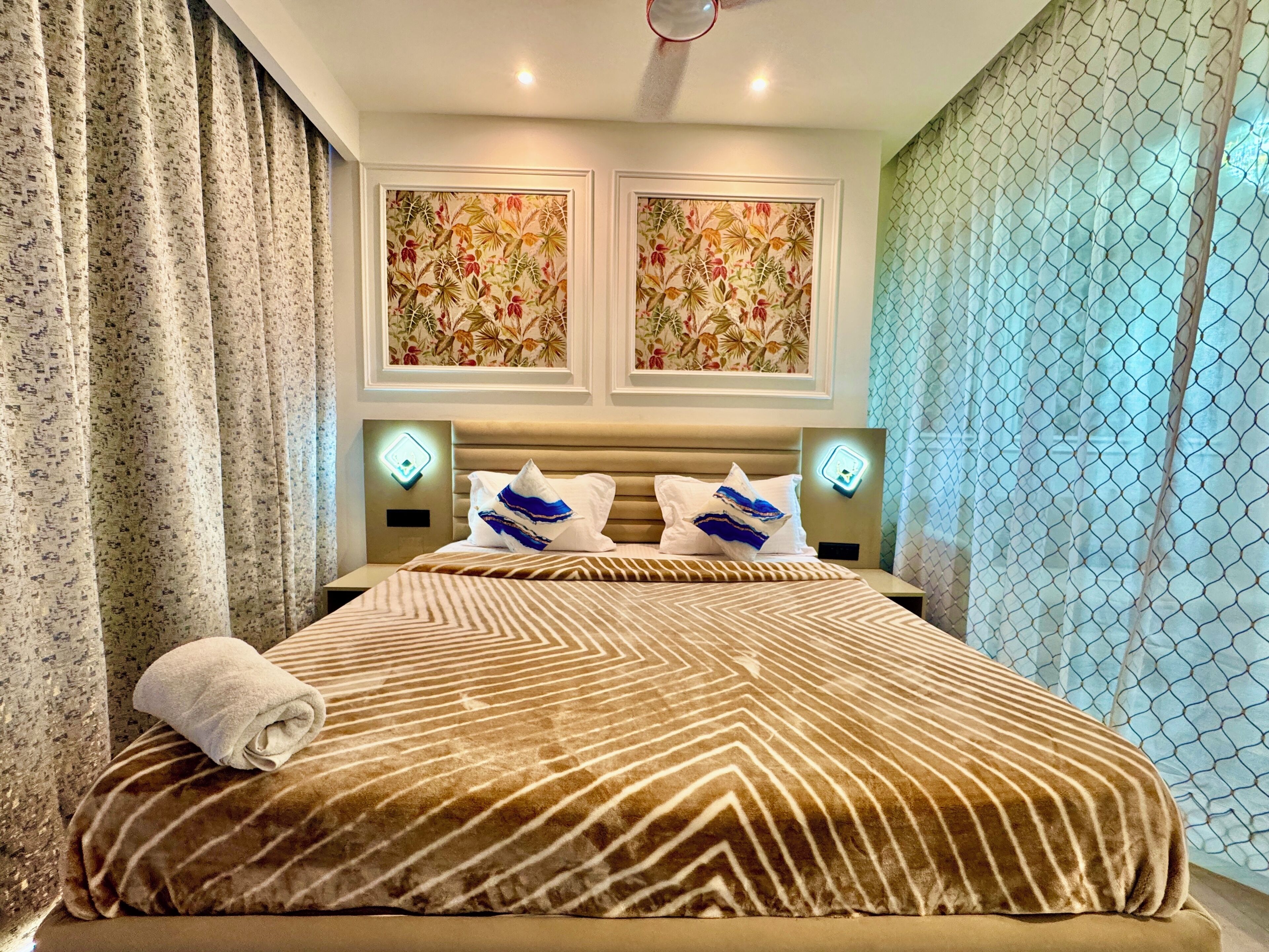 Suite-Estúdio de Luxo, 1 quarto, varanda, vista para o rio | Secretária, secretária adequada para computadores portáteis 