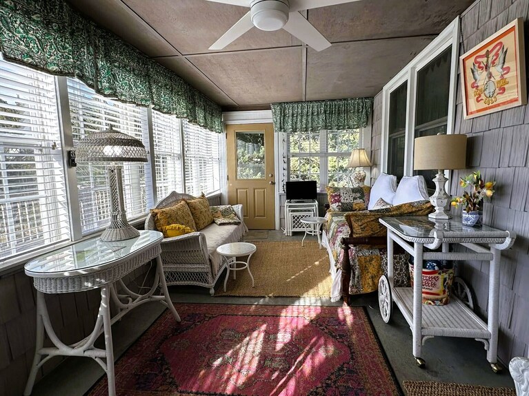 Windswept: Centrally Located With Amazing Decks And Porches - 奧克拉科克