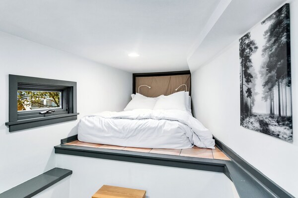 Montlake Studio In Spite House - Bothell, WA