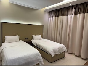 Cofre no quarto, cortinas/cortinados opacos, quartos insonorizados