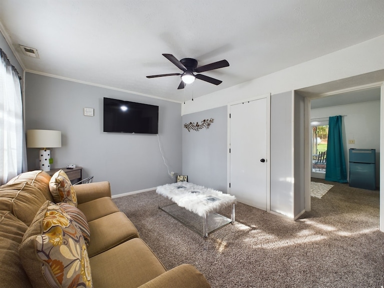 Cozy 1-bedroom Apartment In Serene Fayetteville With Backyardi Minutes From Base - Fayetteville, NC