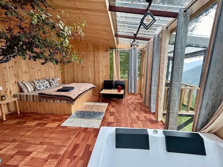 Mountain View Jacuzzi Treehouse - Jibhi