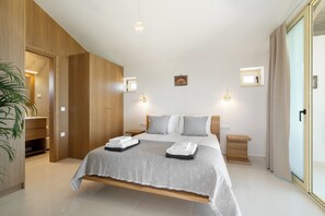 Villa de Luxo | Cofre no quarto, secretária 