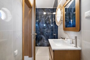 Villa de Luxo | Casa de banho | Artigos de higiene pessoal grátis, um secador de cabelo 
