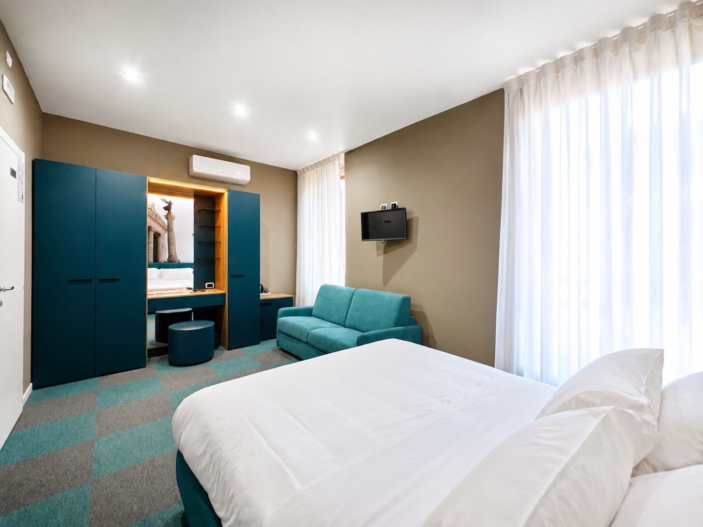 Quarto Duplo Deluxe, 1 cama king-size e sofá-cama, não fumadores | Minibar grátis, secretária 