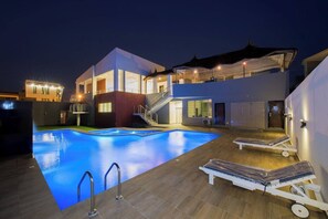 Quarto Familiar, varanda, Vista para a cidade | Piscina