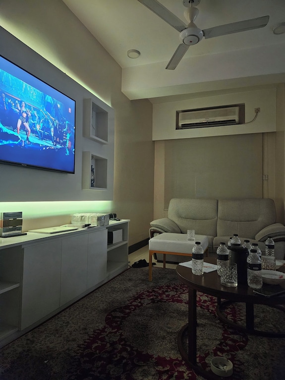 Nice 3-bedroom Condo With Ac In Vibrant Dhaka - Dacca