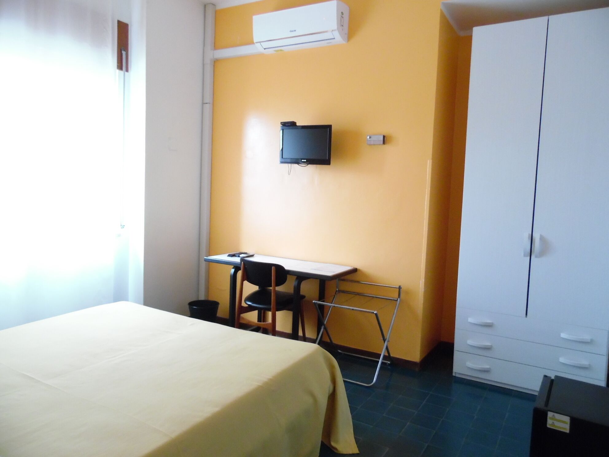 Quarto Duplo Standard, vista para o jardim | Secretária, Wi-fi grátis 