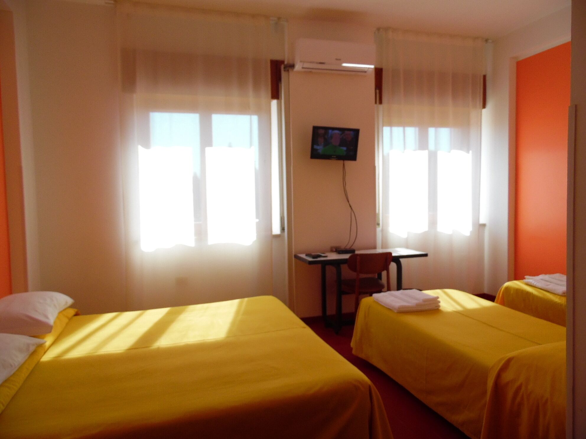 Secretária, Wi-fi grátis 