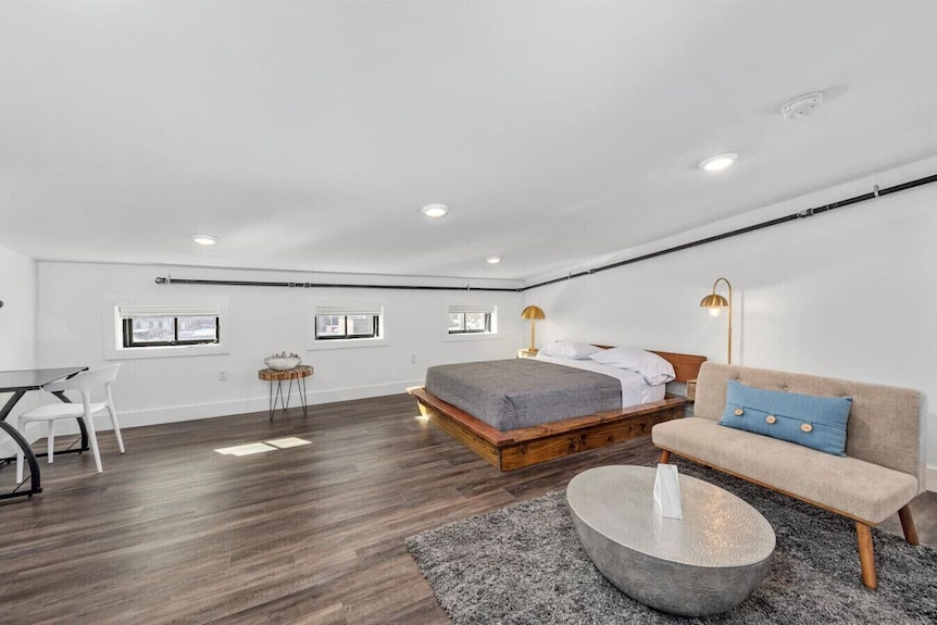 Brand-new On The Otr Streetcar Line - 커빙턴