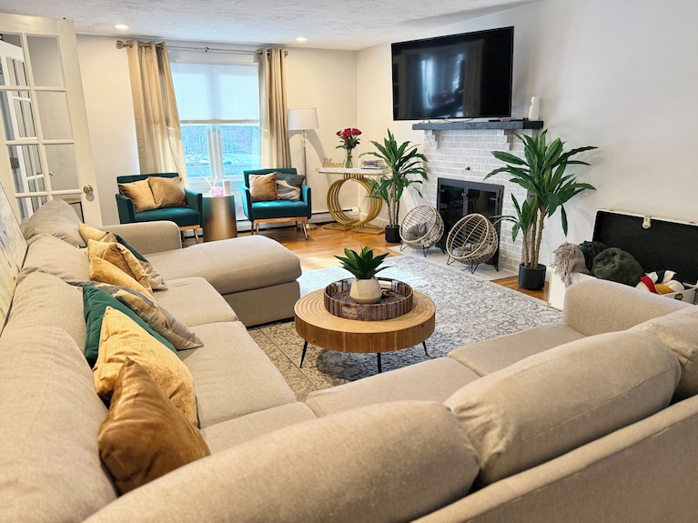 Beautiful 6-bedroom House With Outdoor Patio And Heated Pool In Plymouth, Ma - Wareham, MA