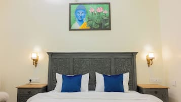 Quarto casal superluxo, vista para a piscina | Escrivaninha, espaço de trabalho para notebook, Wi-Fi de cortesia