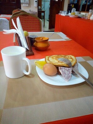 Café da manhã continental grátis todos os dias
