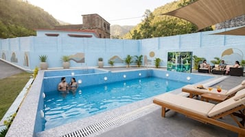 Bar à beira da piscina