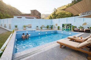 Bar à beira da piscina