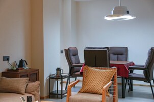 Suite-Estúdio Empresarial, vista para o pátio | Comodidade do quarto